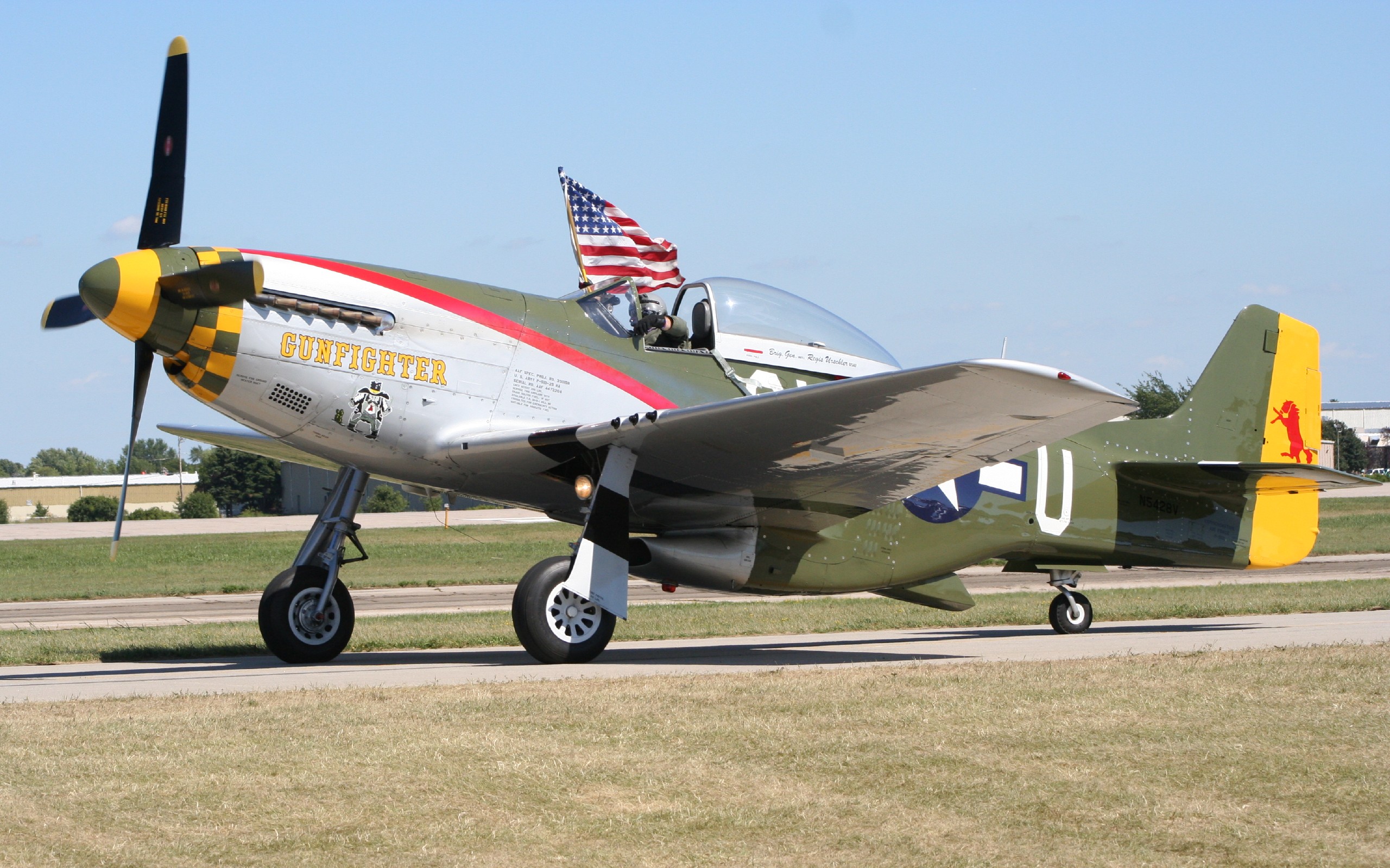 ATPM 12.06 - Desktop Pictures: EAA AirVenture - Gunfighter (P-51D) Taxiing
